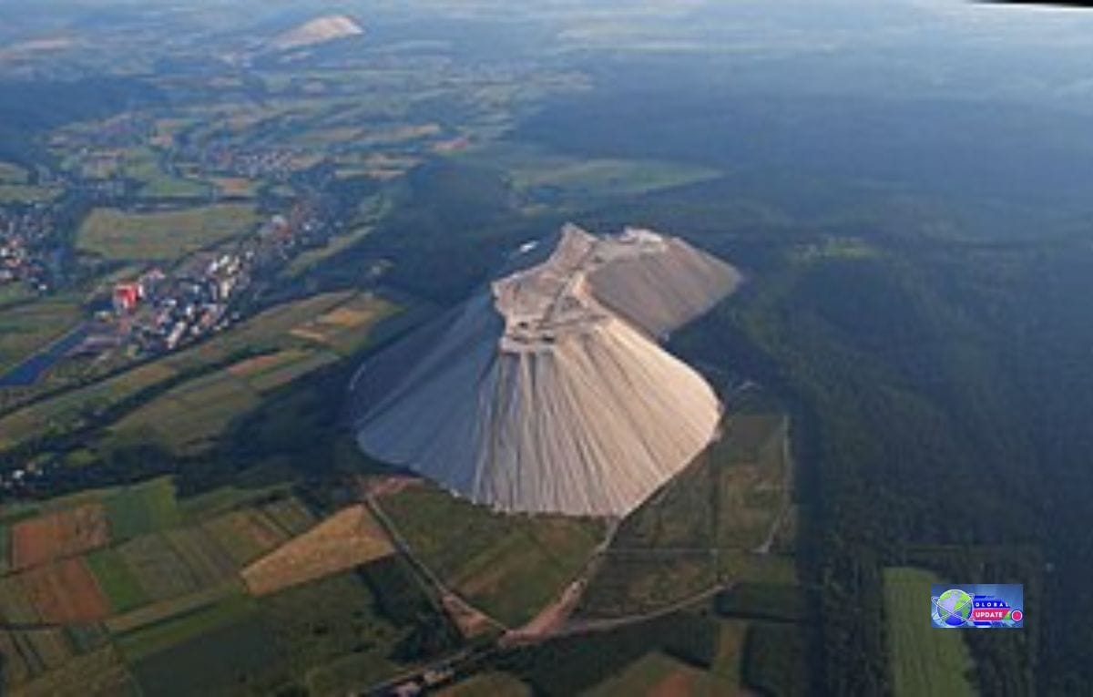 The largest artificial salt mountain in the world is Monte Kali.